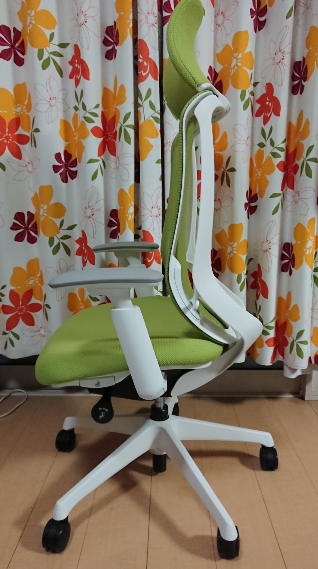 【在宅勤務を快適に過ごす】オカムラ Sylphy(シルフィー)を購入したのでレビュー【おすすめオフィスチェア】 | 似非プログラマの備忘録